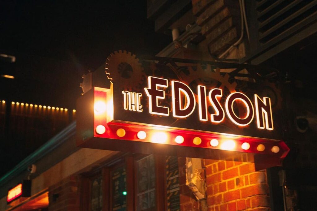 What Business Signage Is Best? 4 Must-Have Options For Maximum ...